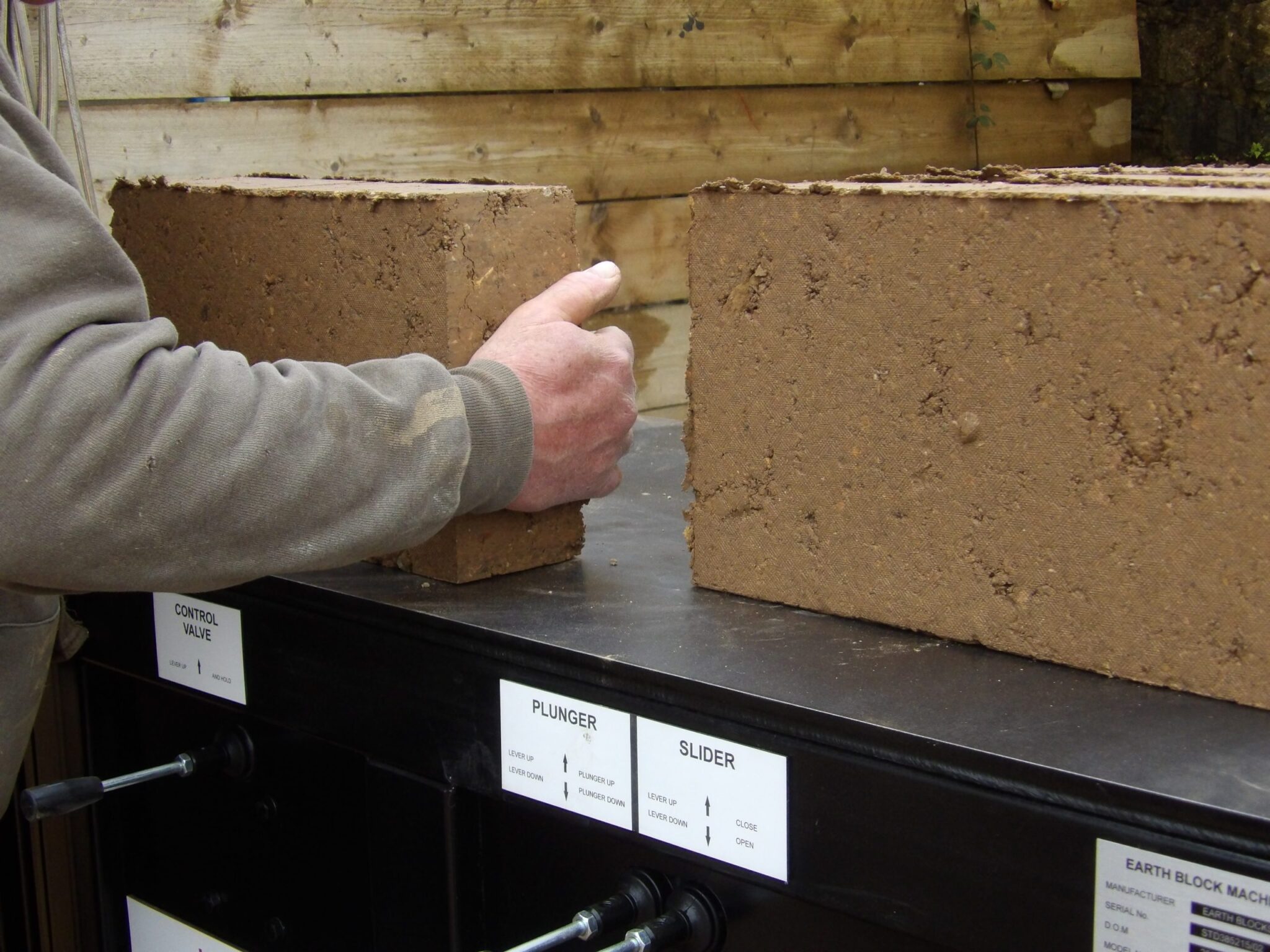 Cob Courses in Cornwall - Earth Blocks UK